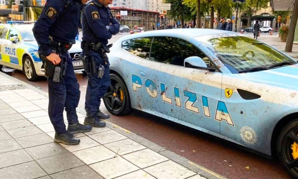 This is NOT a Ferrari FF Italian Police Car - The Supercar Blog