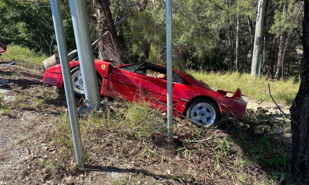 Australia: Ferrari F40 Crashes into the woods during a Test Drive - The ...