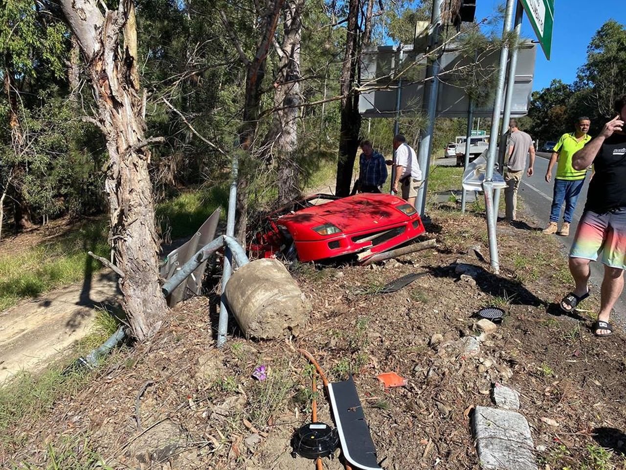 Australia: Ferrari F40 Crashes into the woods during a Test Drive - The ...