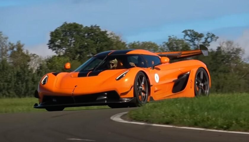 Koenigsegg Jesko's fire-breathing V8 engine sounds angry - The Supercar ...