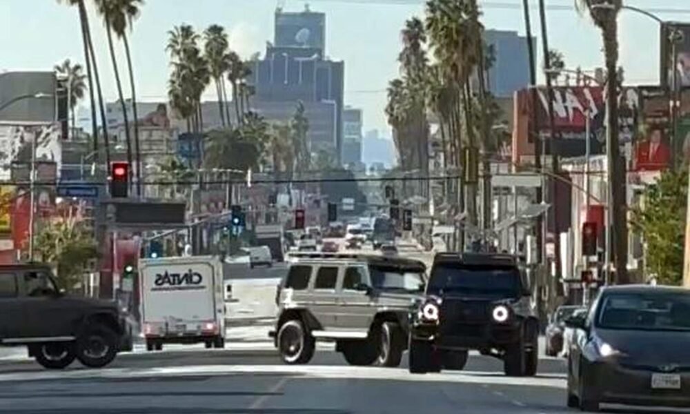 Los Angeles boys flexing in a Mercedes G-Wagon 4x4² convoy - The ...