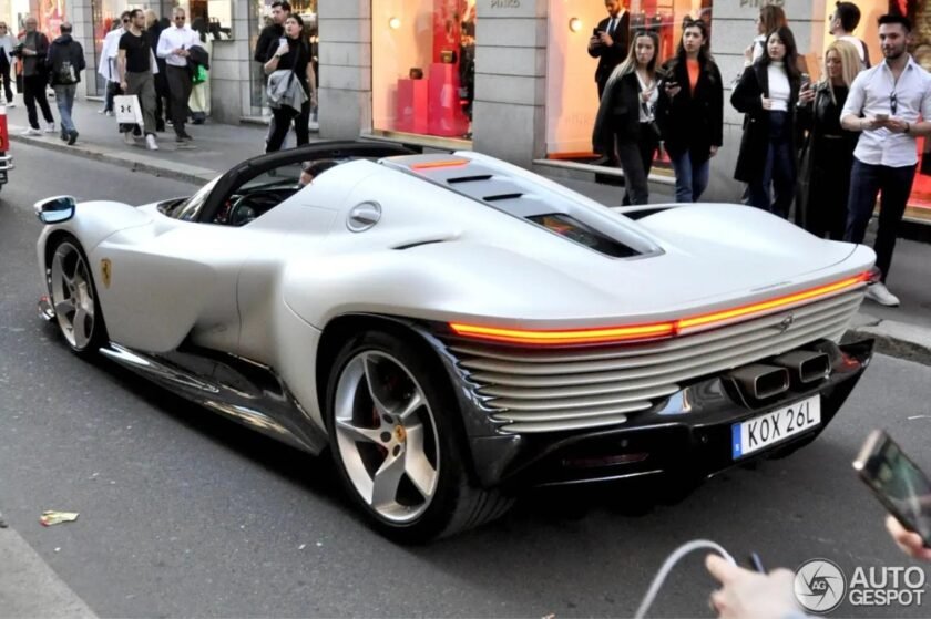 Zlatan Ibrahimovic spotted in his sexy Ferrari Daytona SP3 - The ...