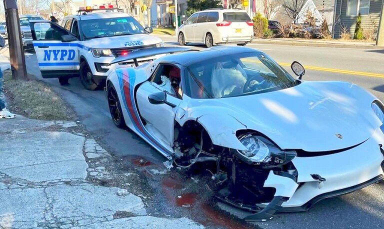 Porsche 918 Spyder loses brakes & crashes in New York - The Supercar Blog
