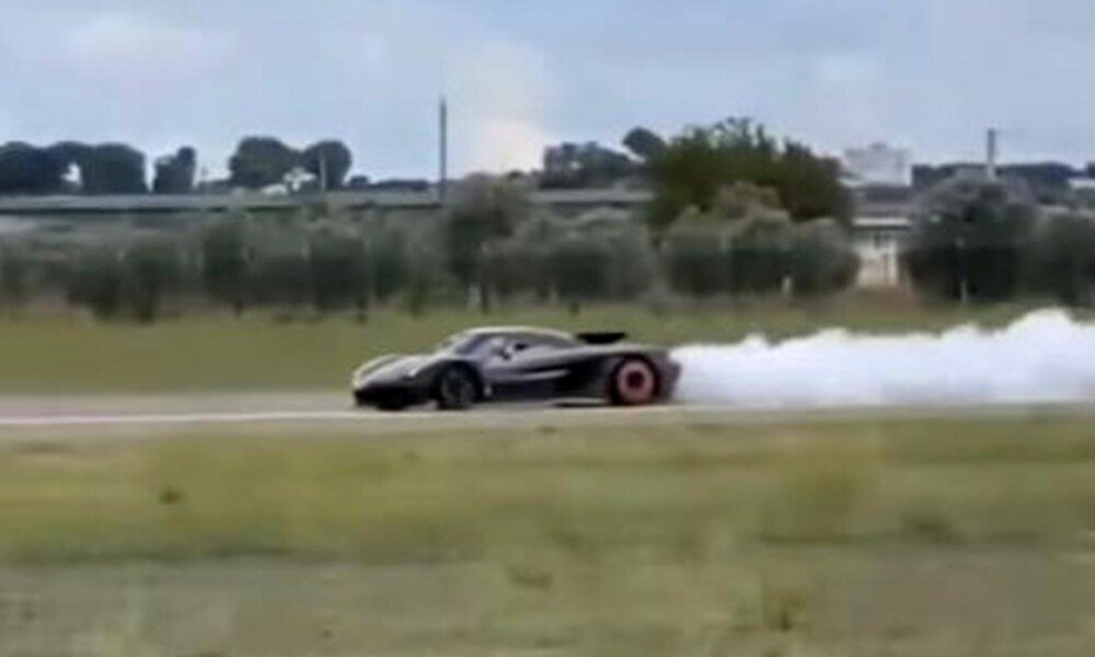 Koenigsegg Jesko Absolut's high-speed run ends in smoke and flames ...