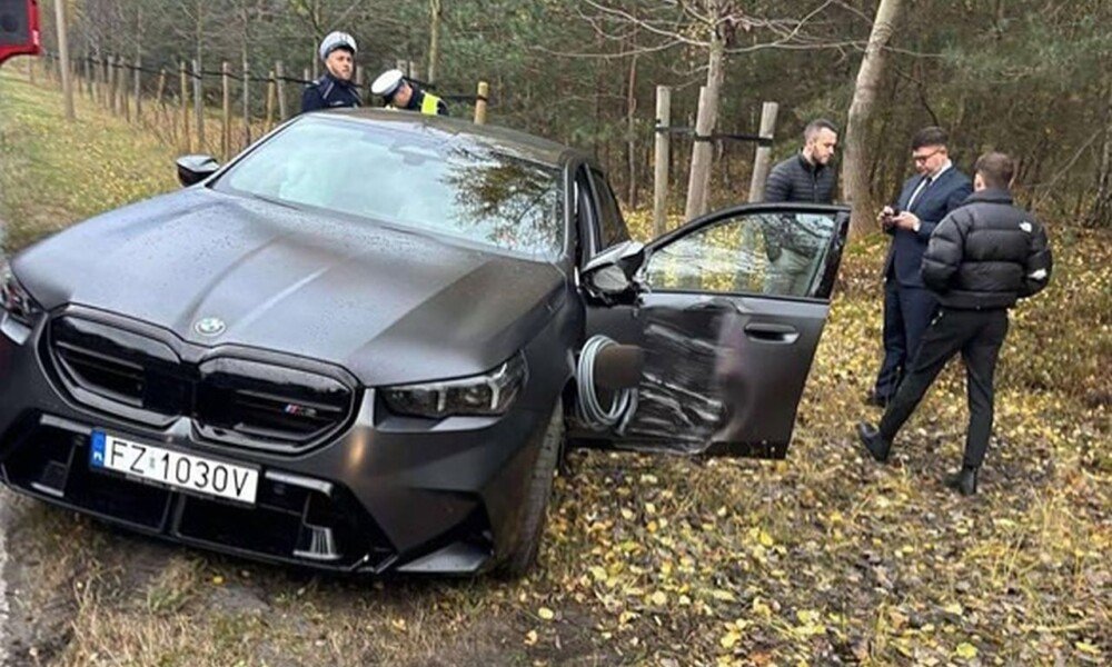 Someone has crashed the 2025 BMW M5 already but it looks fixable - The ...