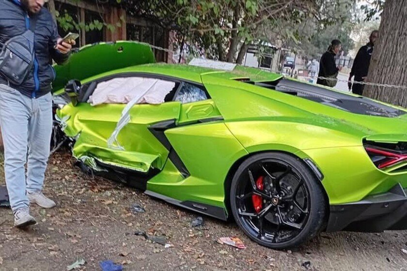 Lamborghini Revuelto crashes on delivery day in Lebanon - The Supercar Blog